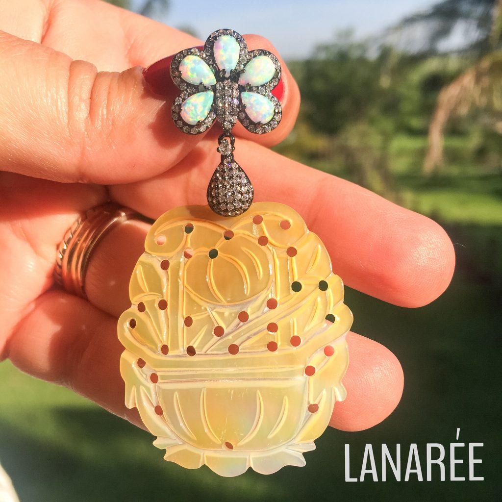 Brinco Madrepérola e Opala – Lanarée Semijoias