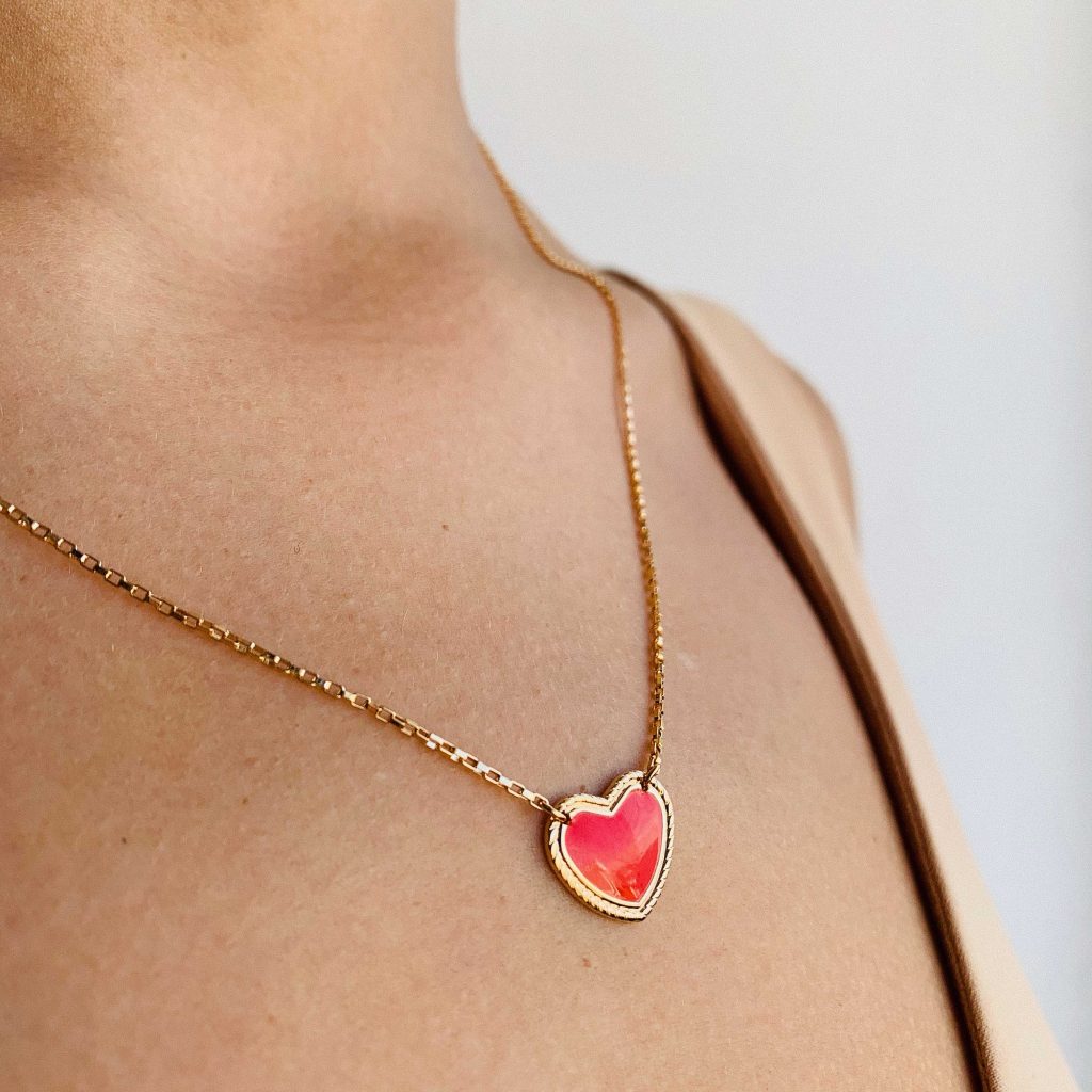 Colar Escapulário Coração Coral – Lanarée Semijoias