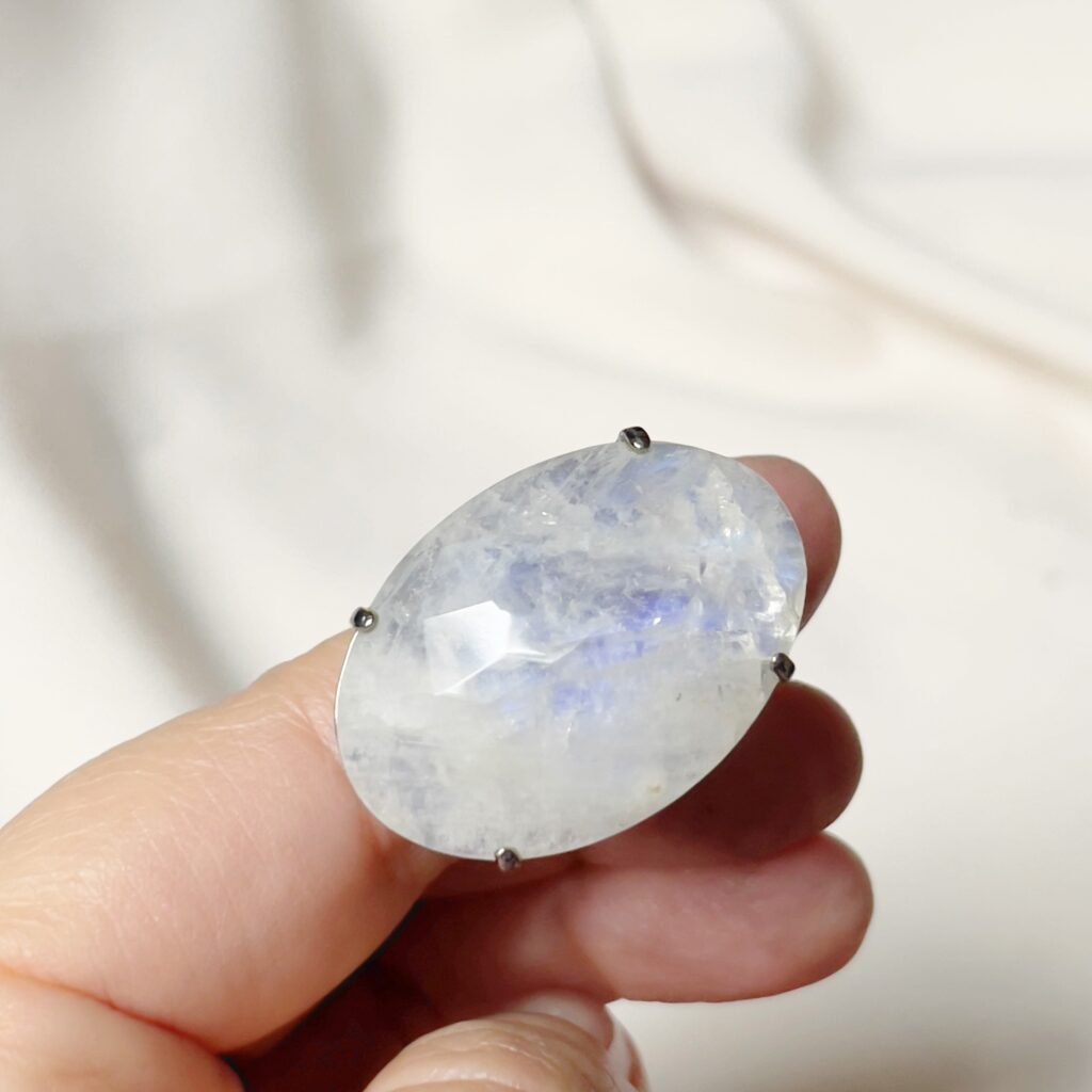 Anel Pedra da Lua Oval – Lanarée Semijoias